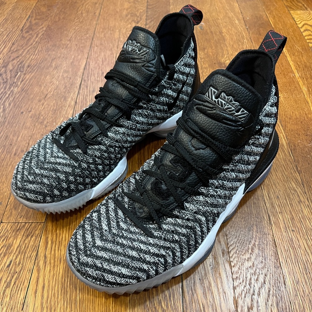 Nike Lebron 16 Xvi Oreo Men’s Basketball Sneakers - Gem